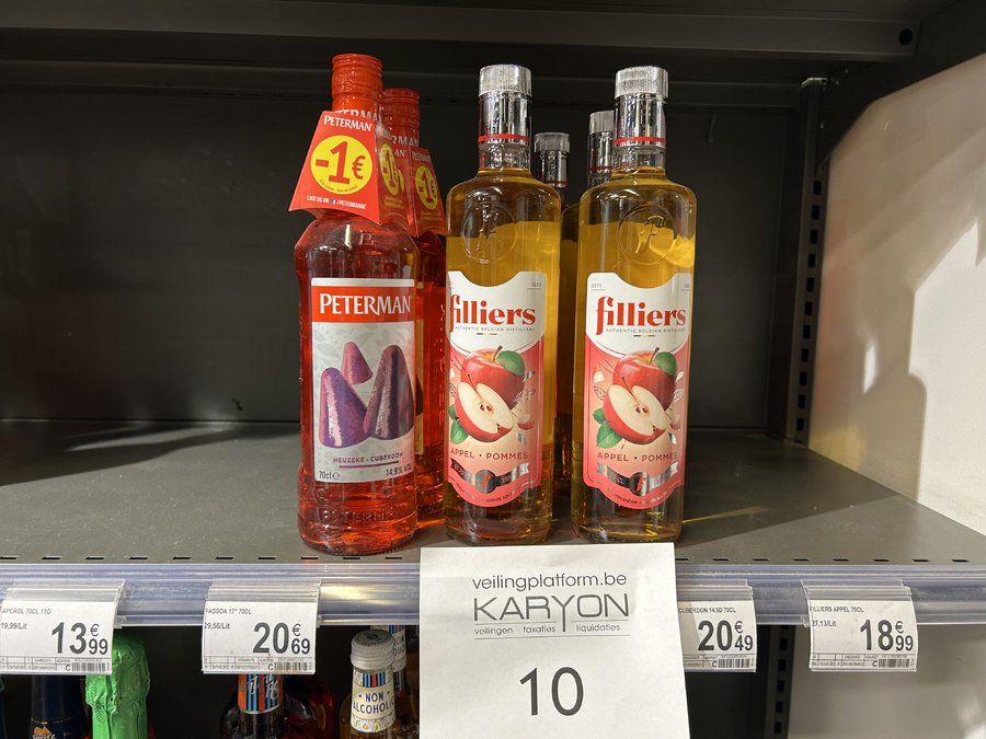 4 flessen Peterman Cuberdon jenever, 6 flessen Filliers Appel jenever ...